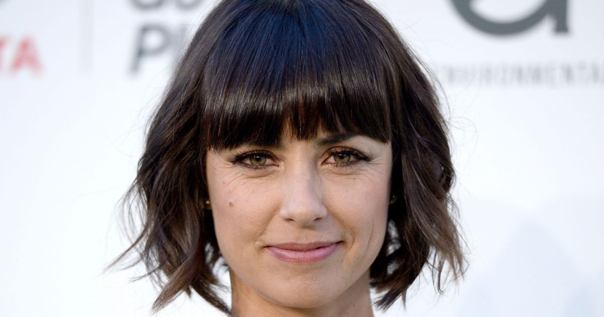 Constance Zimmer lors de la 25e soirée des EMA Awards aux Warner Bros ...