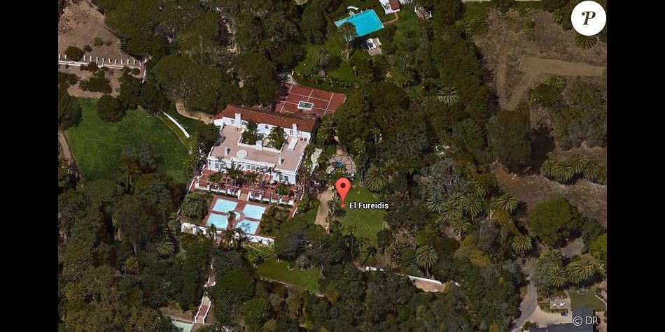 Capture d'écran de Google Maps avec la vue aérienne de la villa de ... Capture d'écran de Google Maps avec la vue aérienne de la villa de ...
