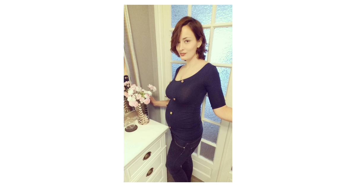 Kelly Bochenko enceinte : La sulfureuse Miss Paris attend son premier ...