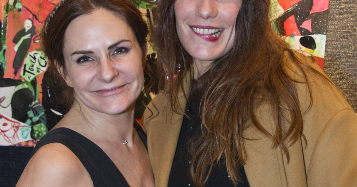Anne Mondy et Zoé Félix au vernissage de l'exposition Accords Croisés ...