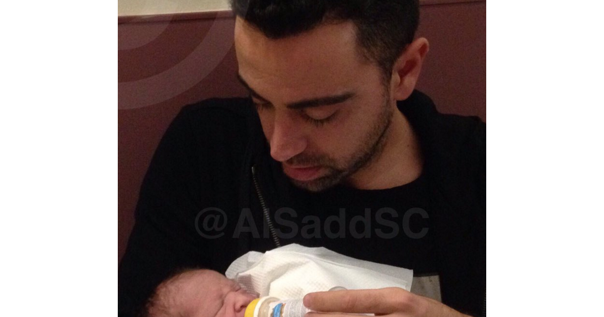 Le footballeur Xavi papa : L'icône du Barça et Nuria accueillent un ...