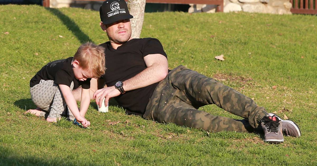 Exclusif - Mike Comrie a amené son fils Luca au parc Coldwater Canyon à ...