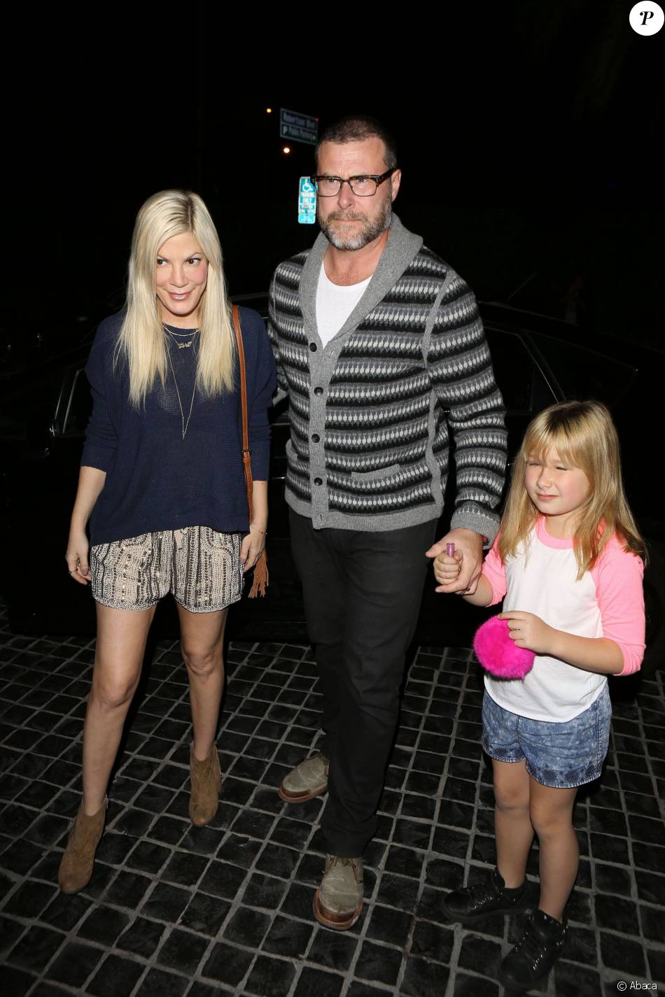 Tori Spelling, son mari Dean McDermott et leur fille Stella vont dîner ...