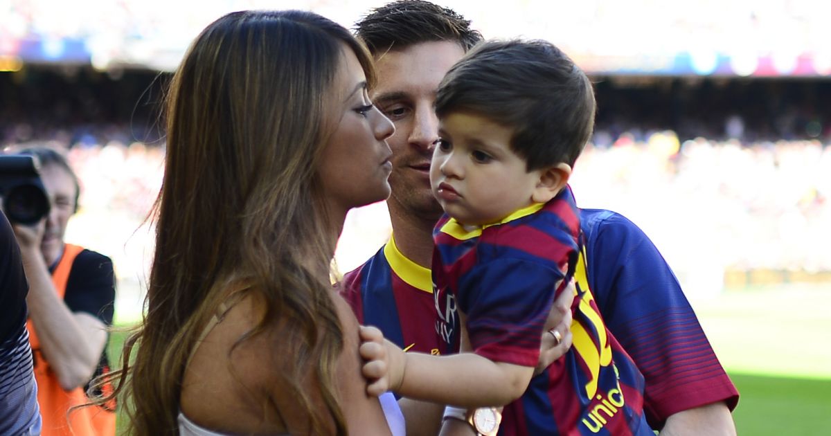 Lionel Messi avec sa compagne Antonella Roccuzzo et leur fils Thiago ...