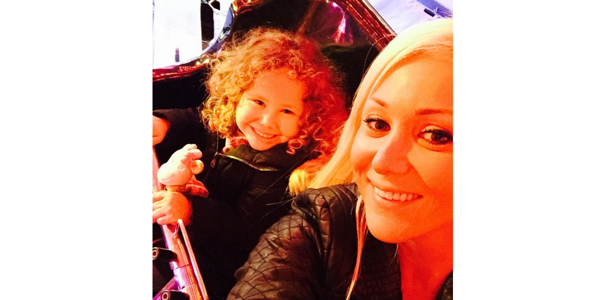 Photo : Julie (Secret Story 8) exhibe avec fierté sa petite Candice ...