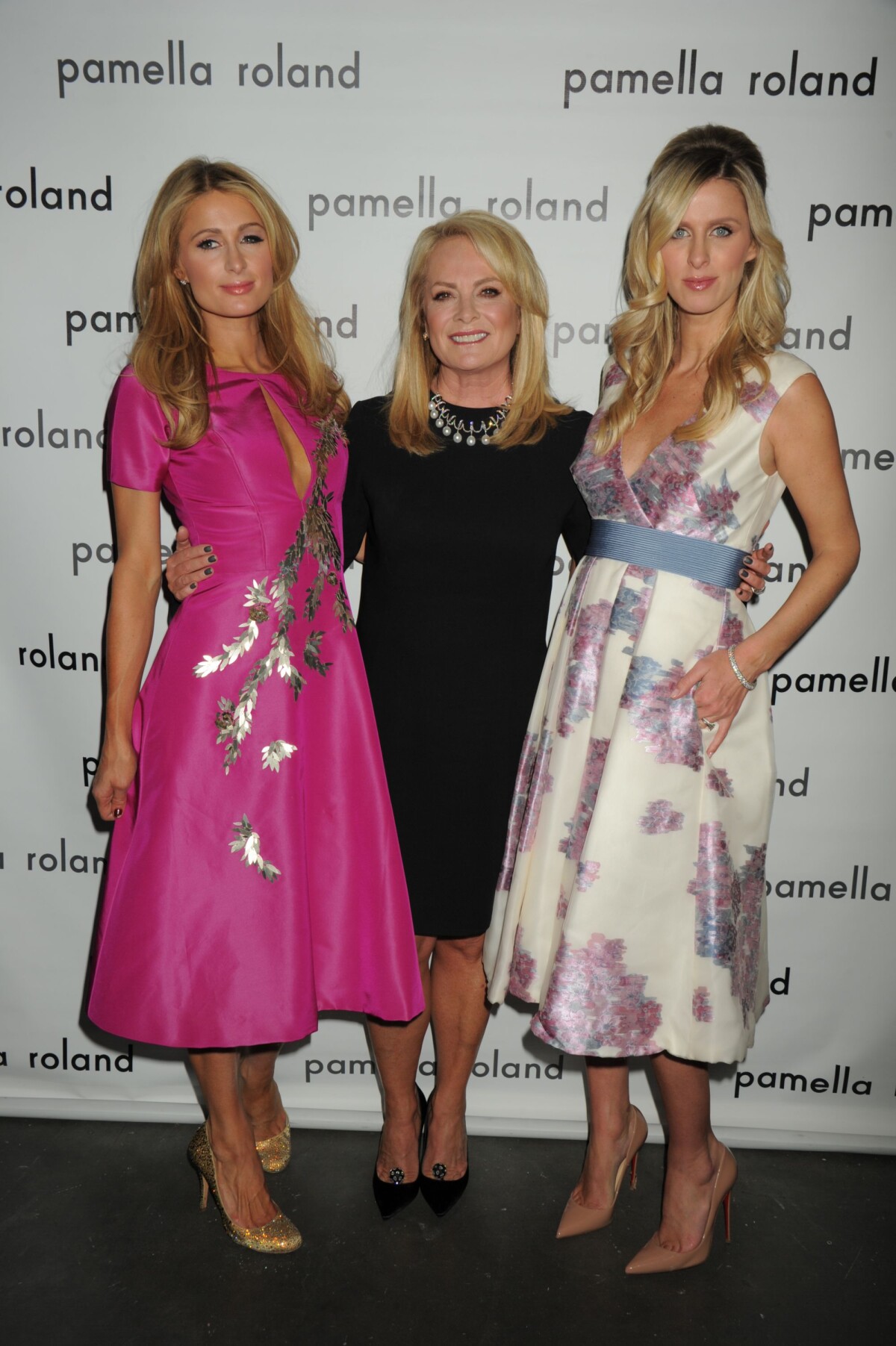 Photo : Paris Hilton, la créatrice Pamella DeVos et Nicky Hilton ...