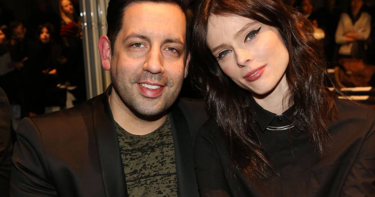 James Conran et Coco Rocha assistent au défilé des finalistes (suivi de ...