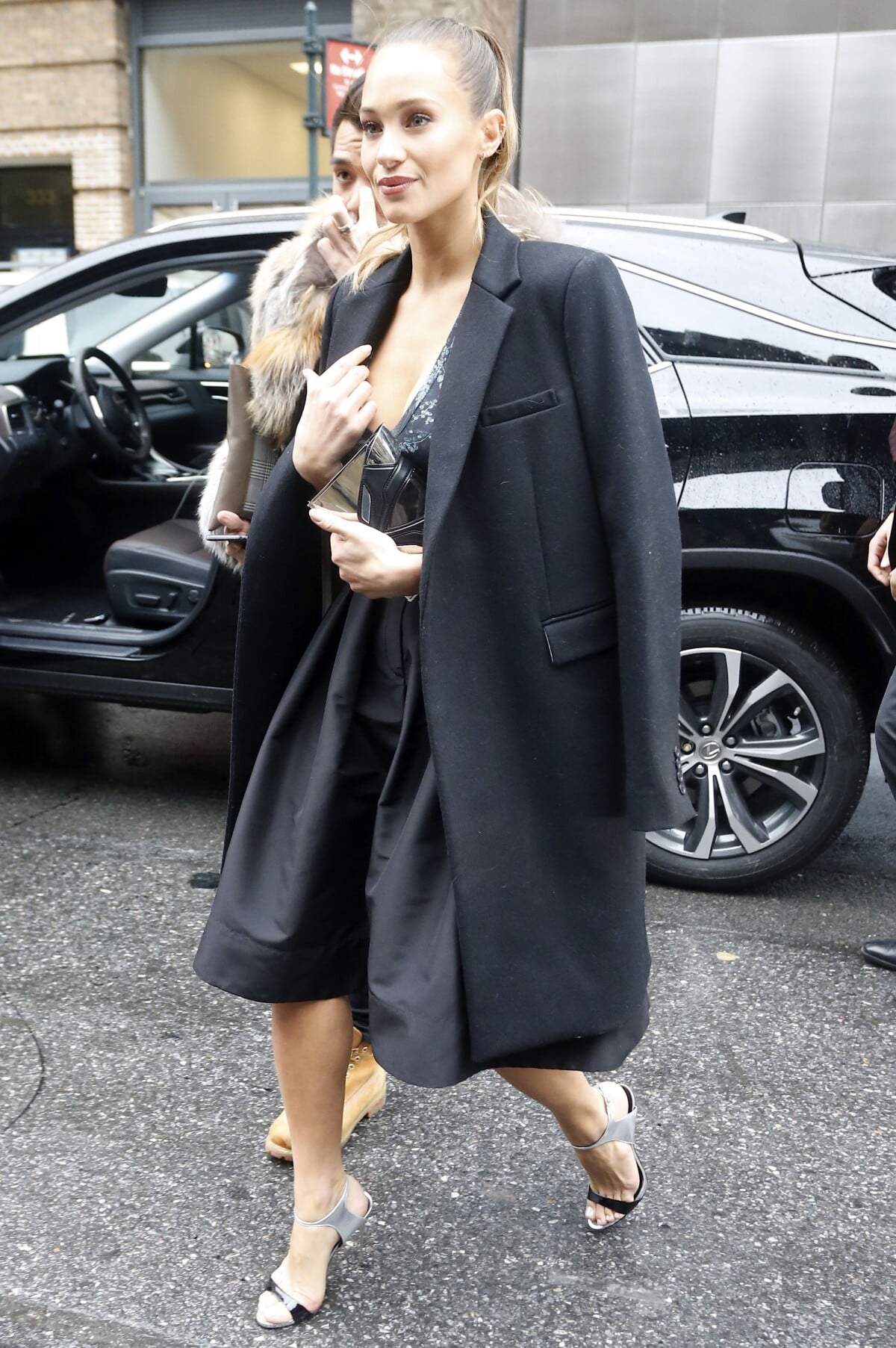 Photo : Hannah Davis arrive au Skylight at Moynihan Station pour ...