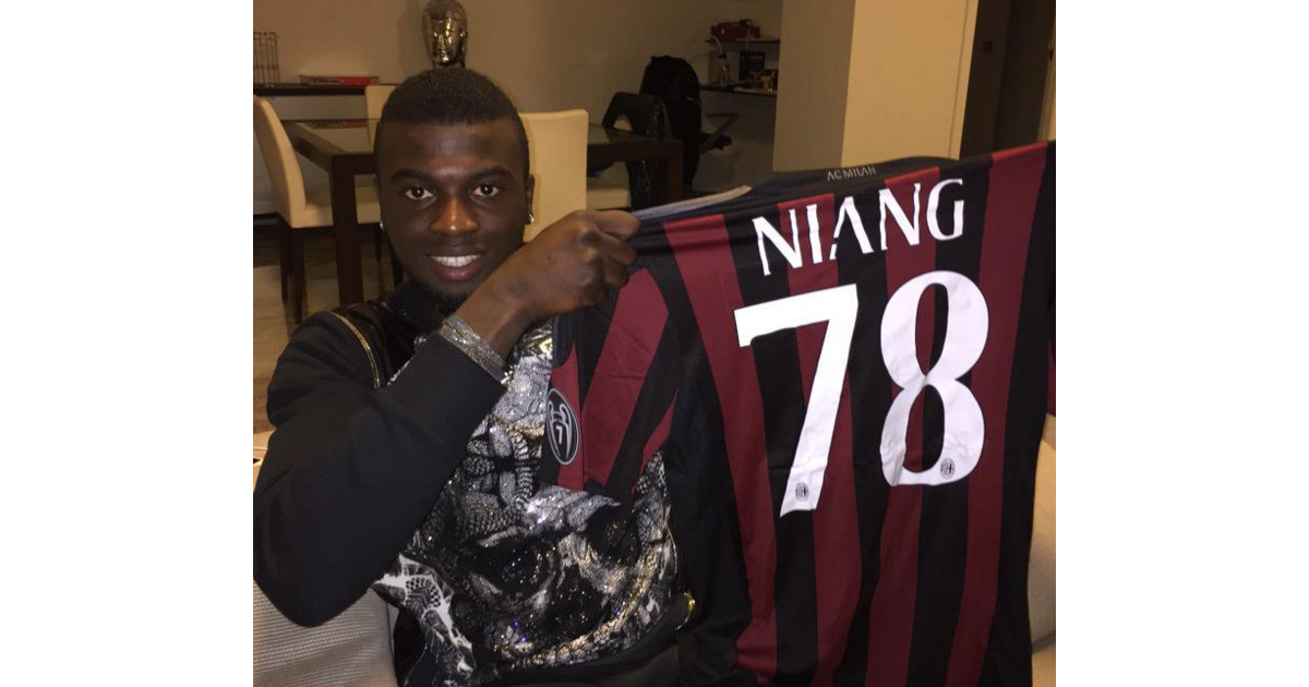 Mbaye Niang en octobre 2015 à Milan - Purepeople