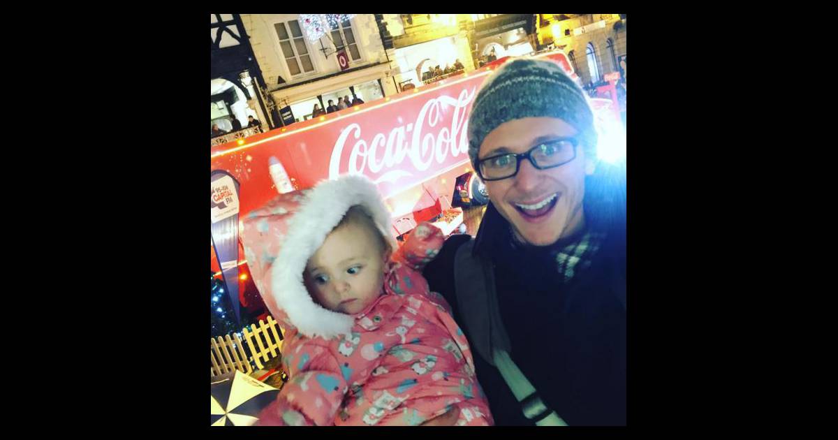 Ritchie Neville et Ella. Instagram, décembre 2015 - Purepeople