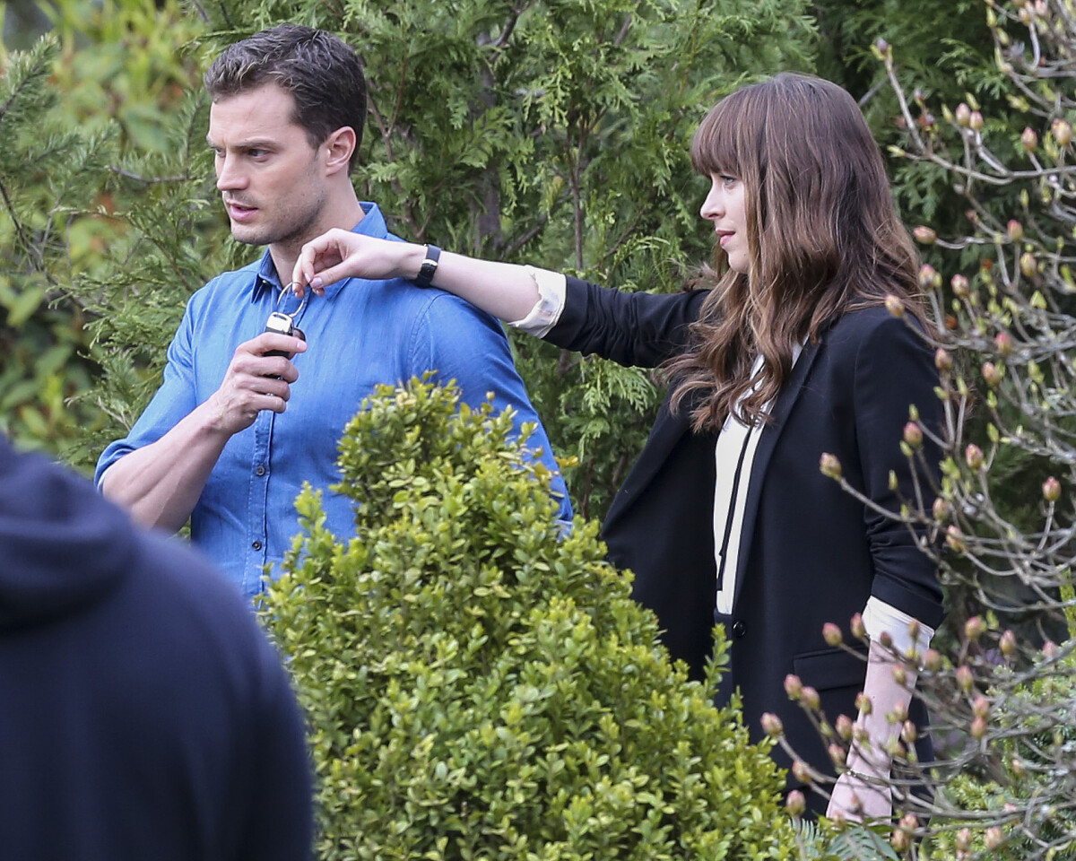 Photo : Dakota Johnson et Jamie Dornan sur le tournage du film ...