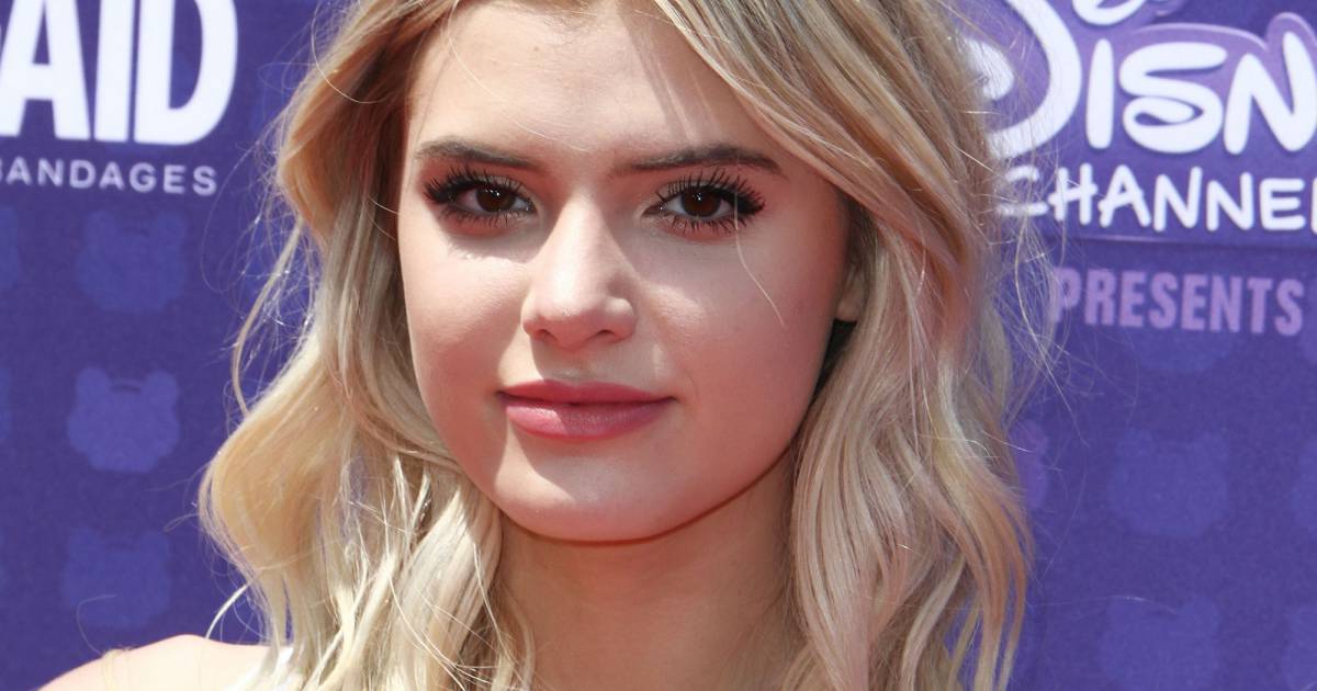 Alissa Violet à la journée Radio Disney Music Awards 2016 au théâtre ...