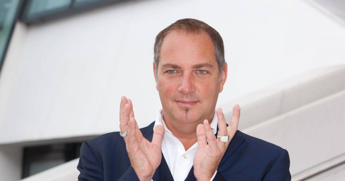 Messmer prend la pose à l'occasion du MIPCOM à Cannes le 13 octobre ...
