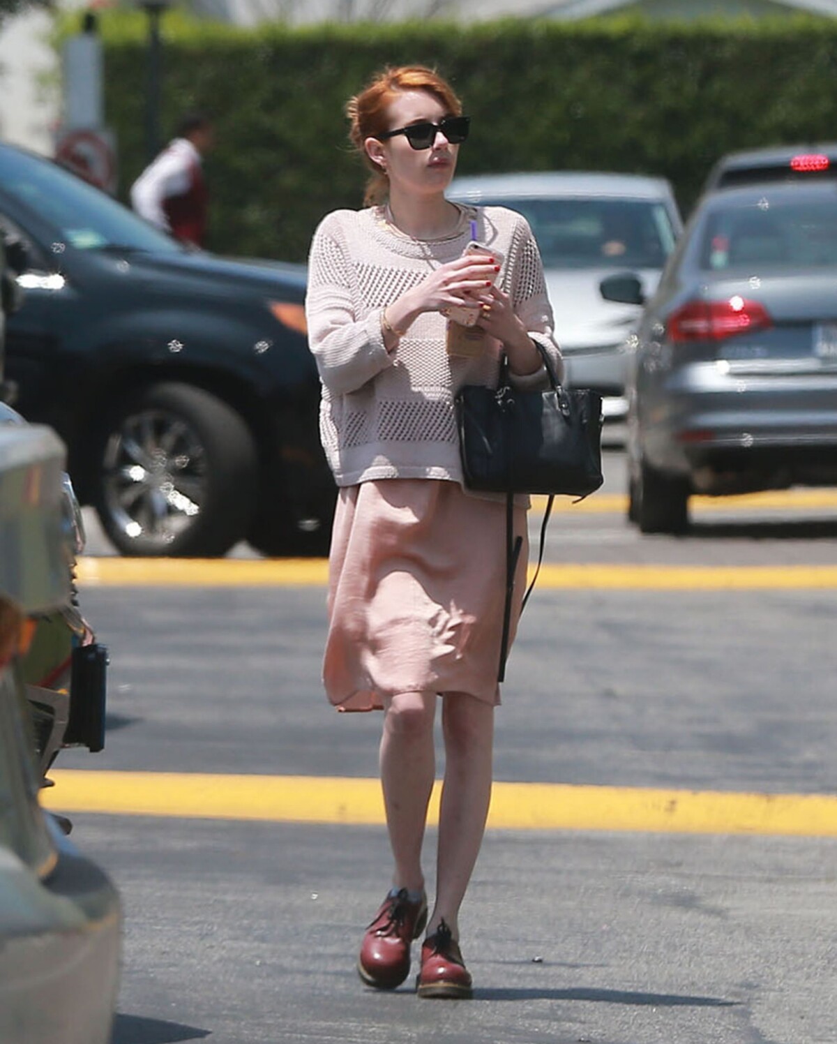 Photo : Exclusif - Emma Roberts boit un café dans les rues de Los ...