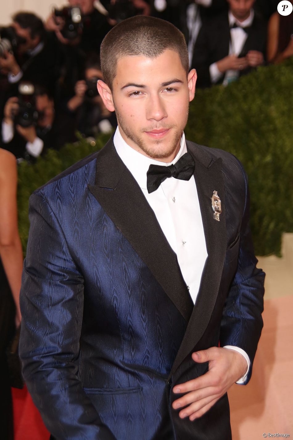 Nick Jonas à la Soirée Costume Institute Benefit Gala 2016 (Met Ball ...