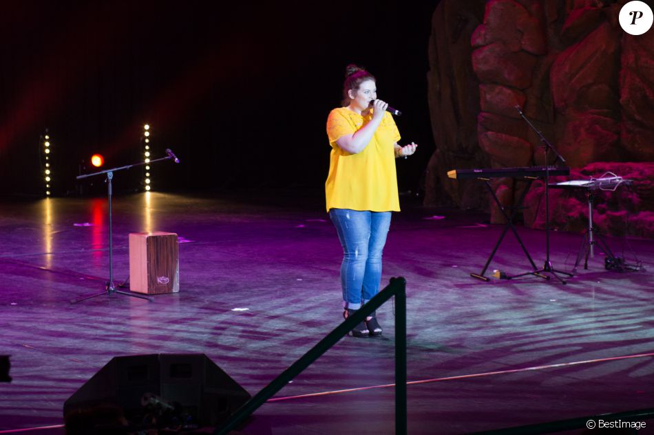 Exclusif - Ana Ka (The Voice 5) au concert des 10 ans de l'association ...