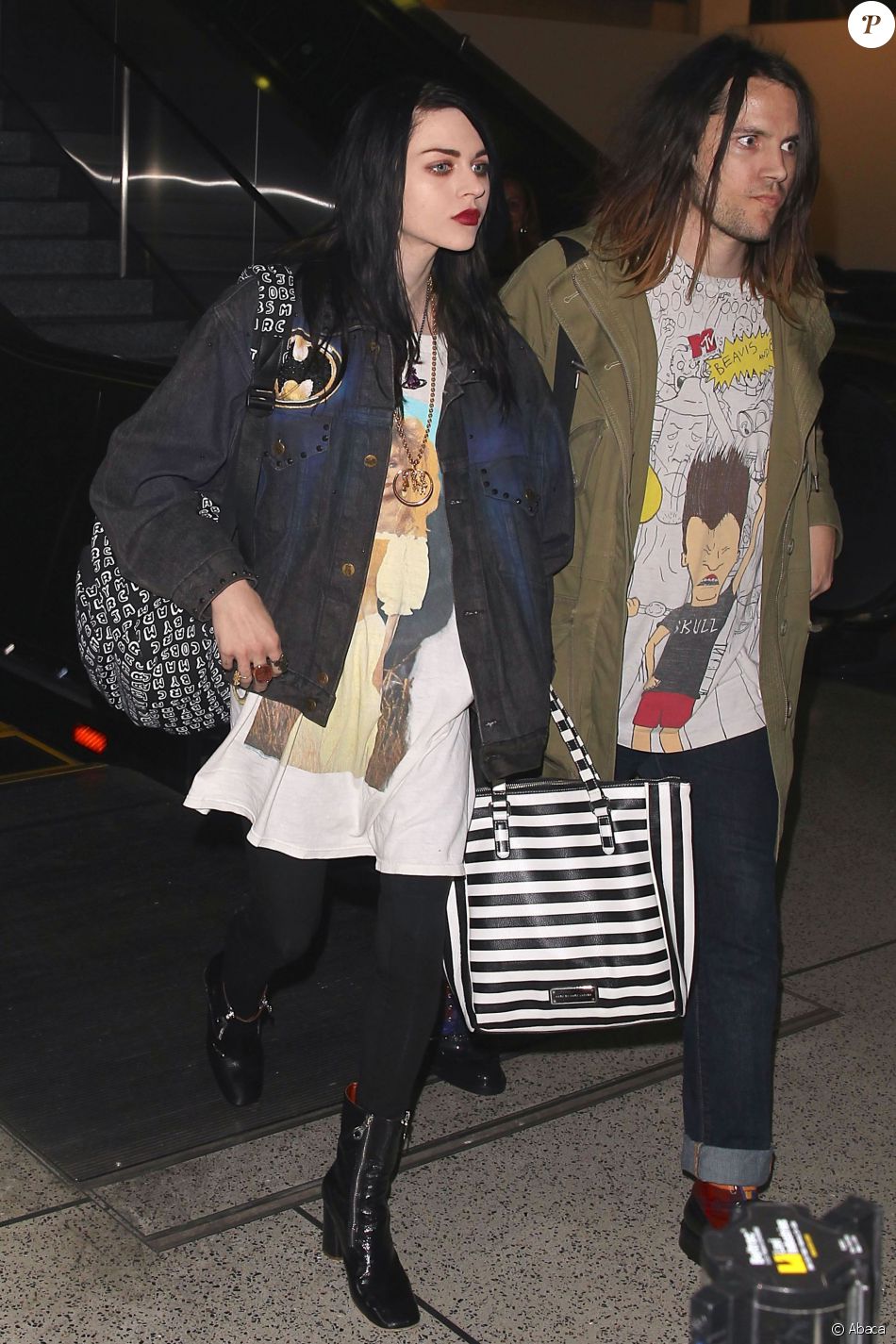 Frances Bean Cobain et Isaiah Silva à l'aéroport de Los Angeles, le 26 ...