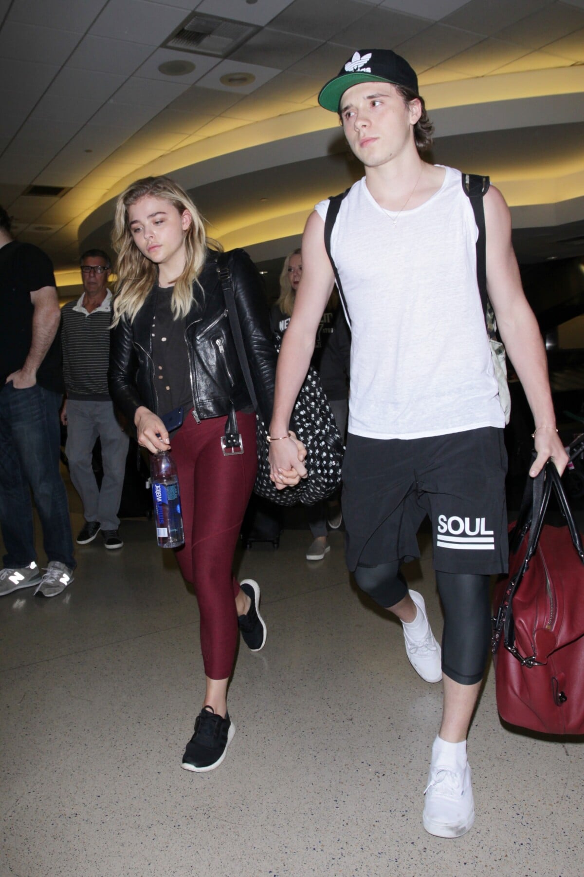 Photo : Chloë Grace Moretz et son compagnon Brooklyn Beckham arrivent à ...