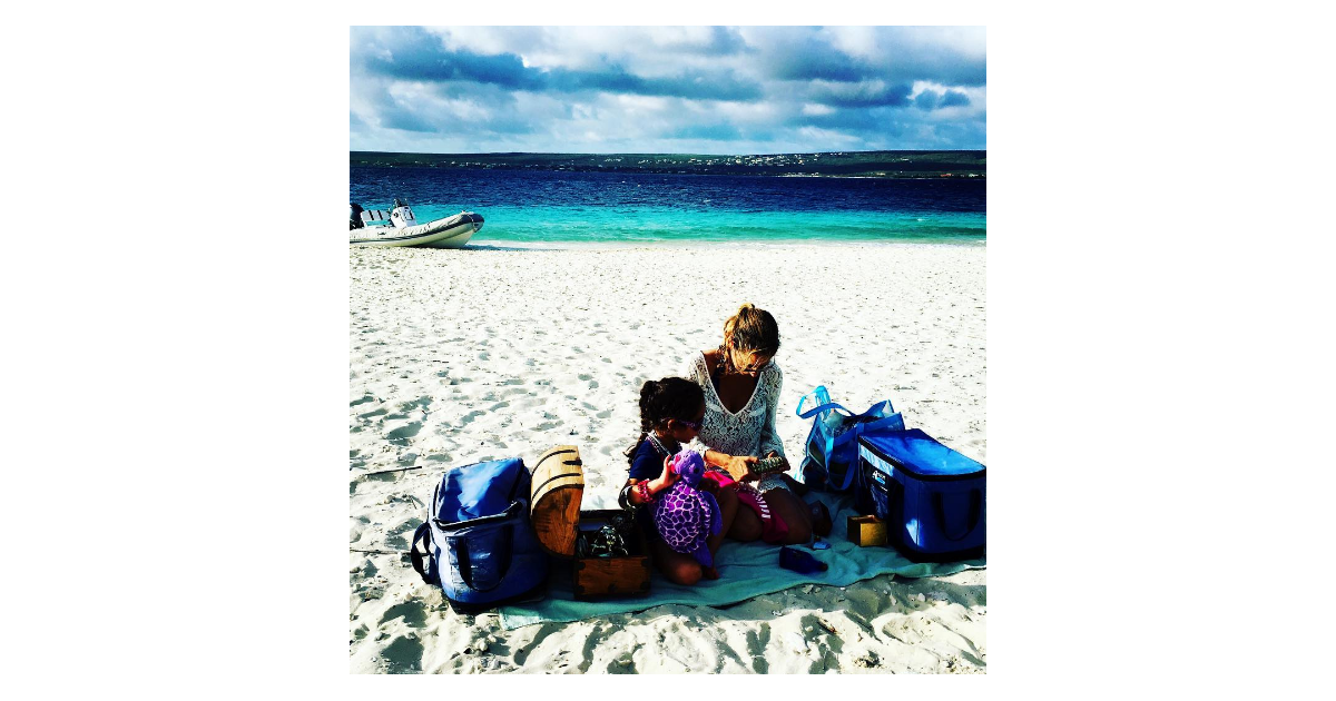 Lisa Singer et sa fille Dylan en pleine chasse au trésor. La directrice ...