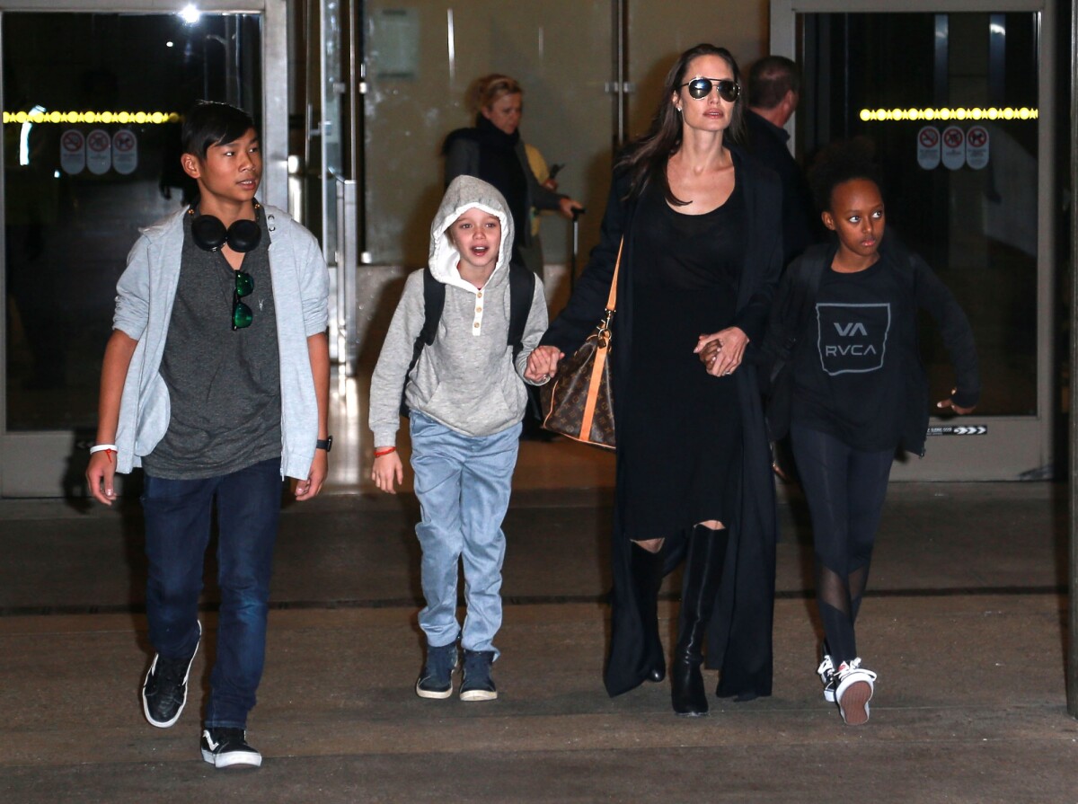 Photo Angelina Jolie Arrive Avec Ses Enfants Pax Shiloh Et Zahara à