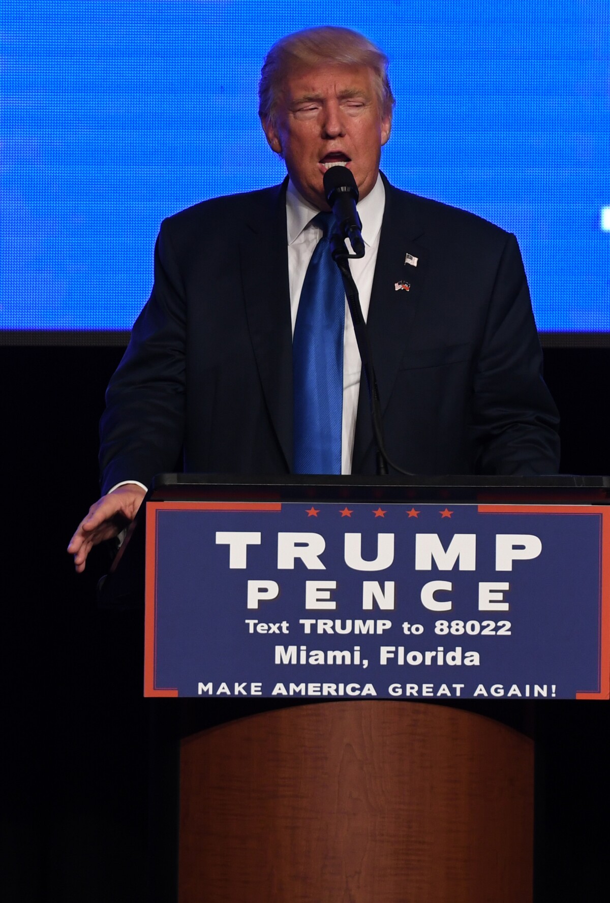 Photo : Meeting de Donald Trump au James L. Knight Center à Miami le 16 ...