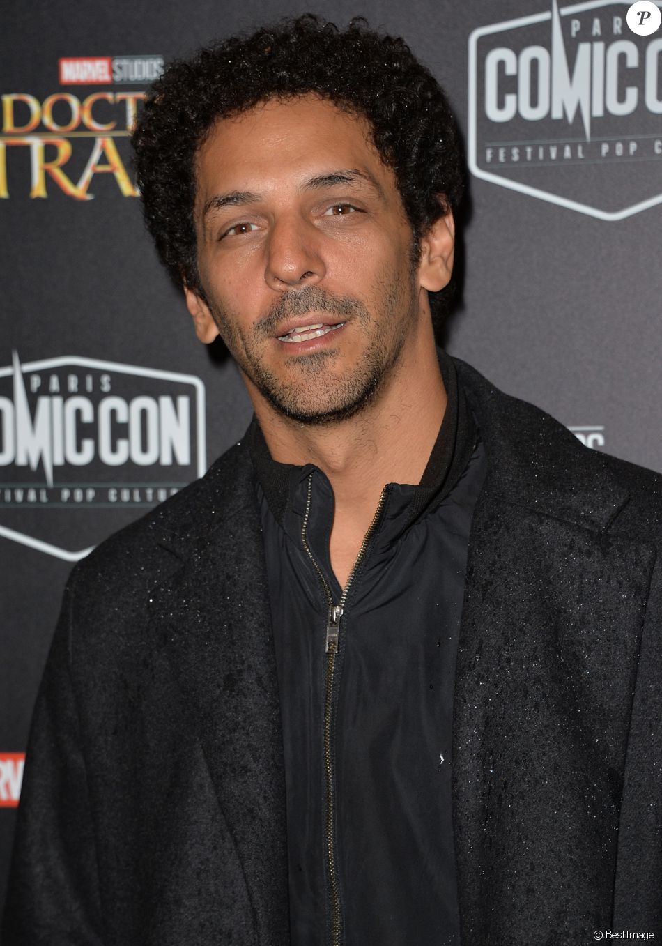 Tomer Sisley - Avant-première du film Doctor Strange à la Grande halle ...