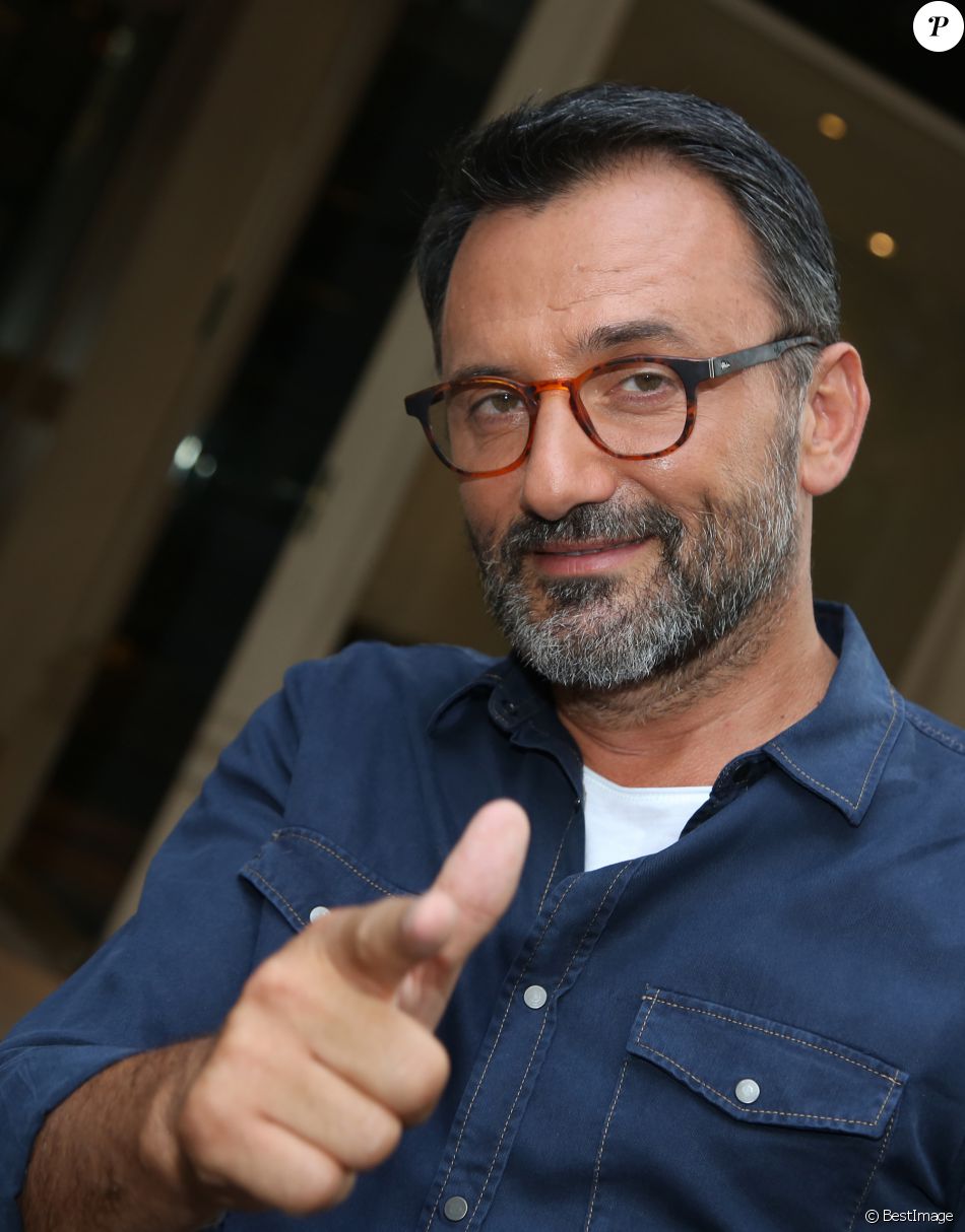 Exclusif - Frédéric Lopez arrive pour l'enregistrement d'une émission ...
