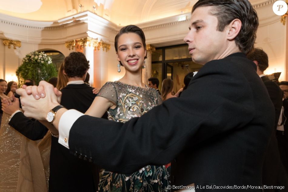 La comtesse Angélique de Limburg Stirum (robe Georges Hobeika) et son ...