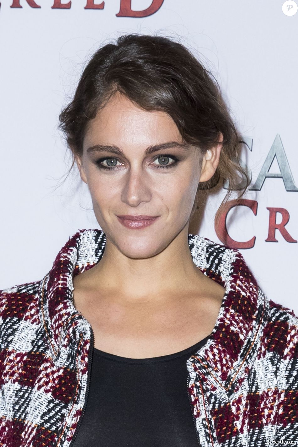 Ariane Labed - Photocall du film Assasin's Creed au Bristol à Paris le ...