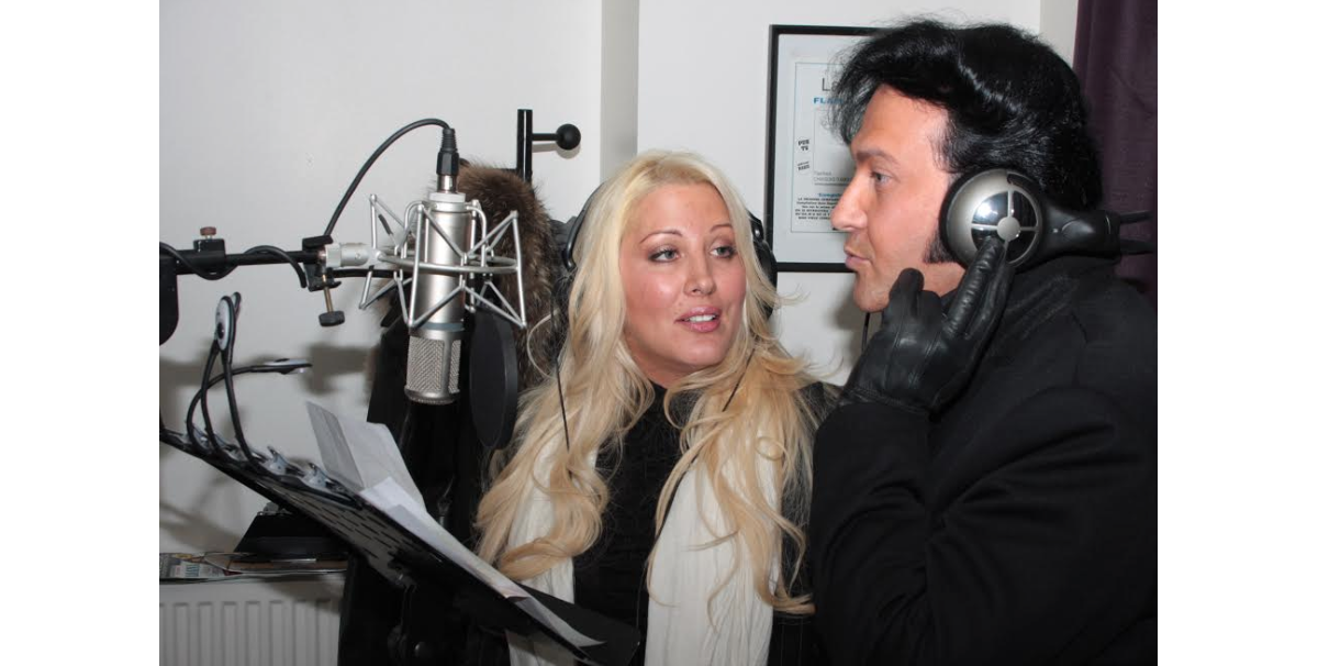 Photo : Loana et son ami Eryl Prayer, en studio en 2014. Leur duo sur ...