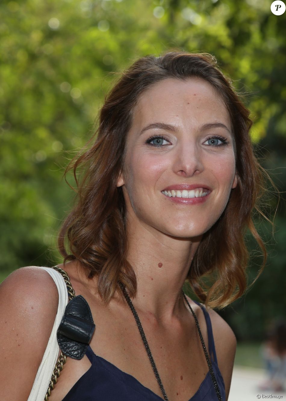 Exclusif - Elodie Varlet arrive pour l'enregistrement d'une émission tv ...