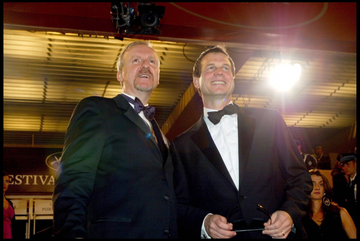 Photo : James Cameron et Bill Paxton au Festival de Cannes en 2003 pour ...