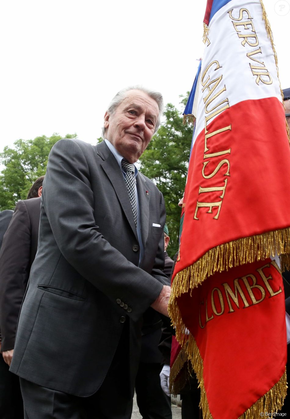 Alain Delon participe aux commémorations du 76e anniversaire de l'Appel ...