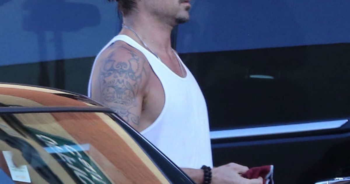 Colin Farrell à la sortie de son cours de yoga à Los Angeles le 4 août ...