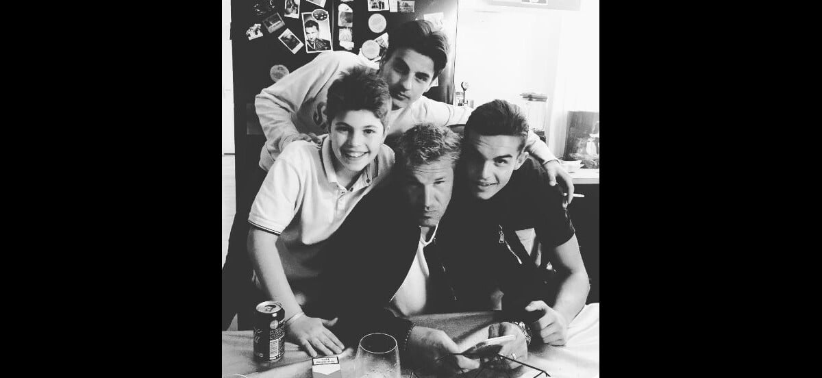 Photo : Benjamin Castaldi prend la pose avec ses trois fils : Julien ...