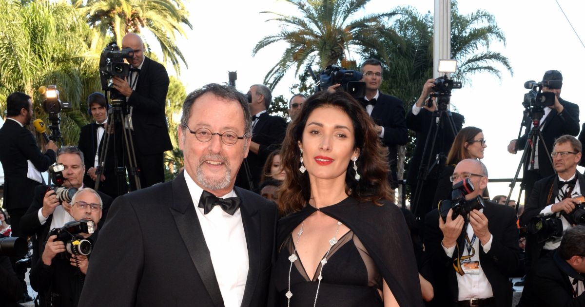 Jean Reno et sa femme Zofia à la montée des marches du film The Last ...