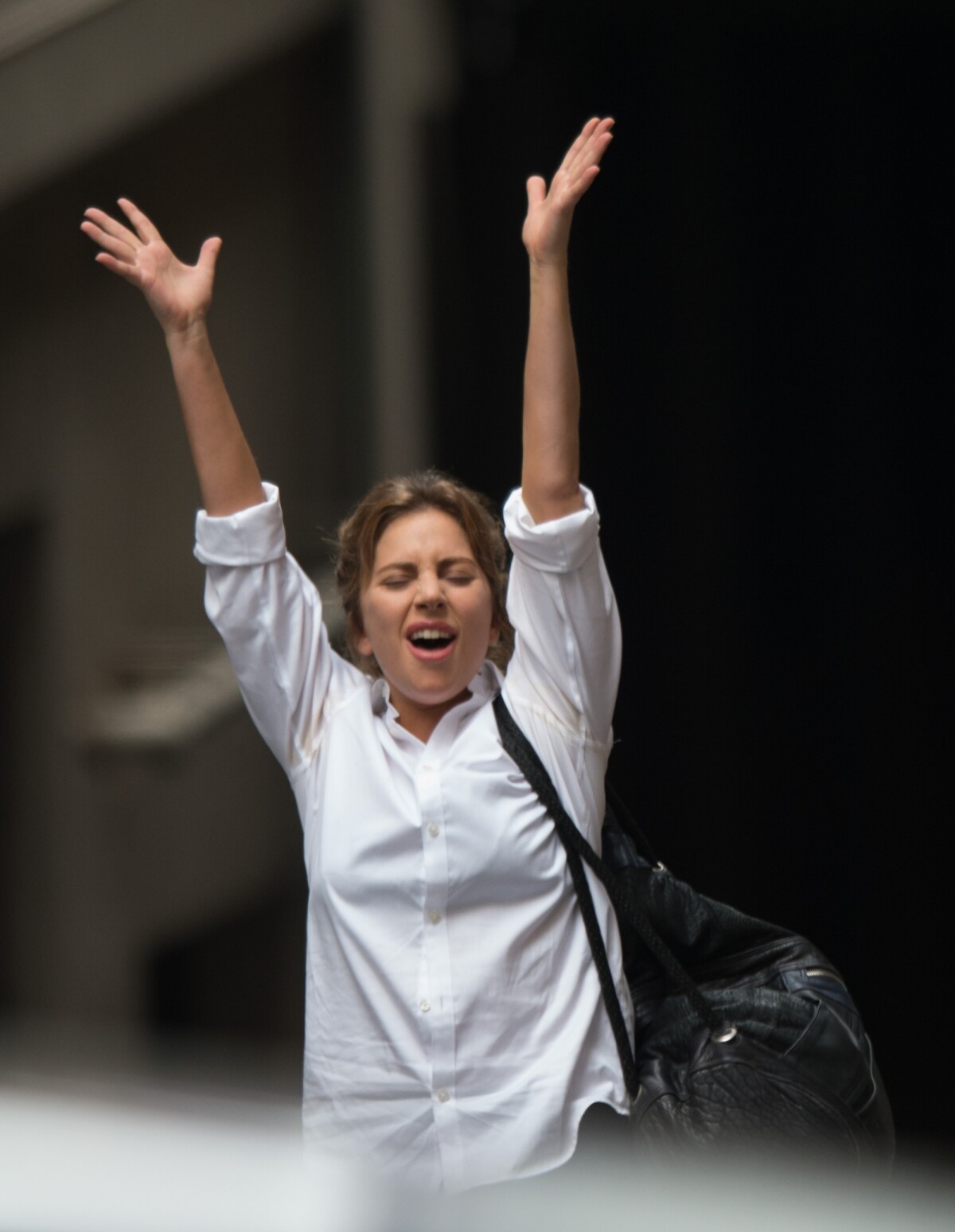Photo : Exclusif - La chanteuse Lady Gaga chante dans la rue pour le ...