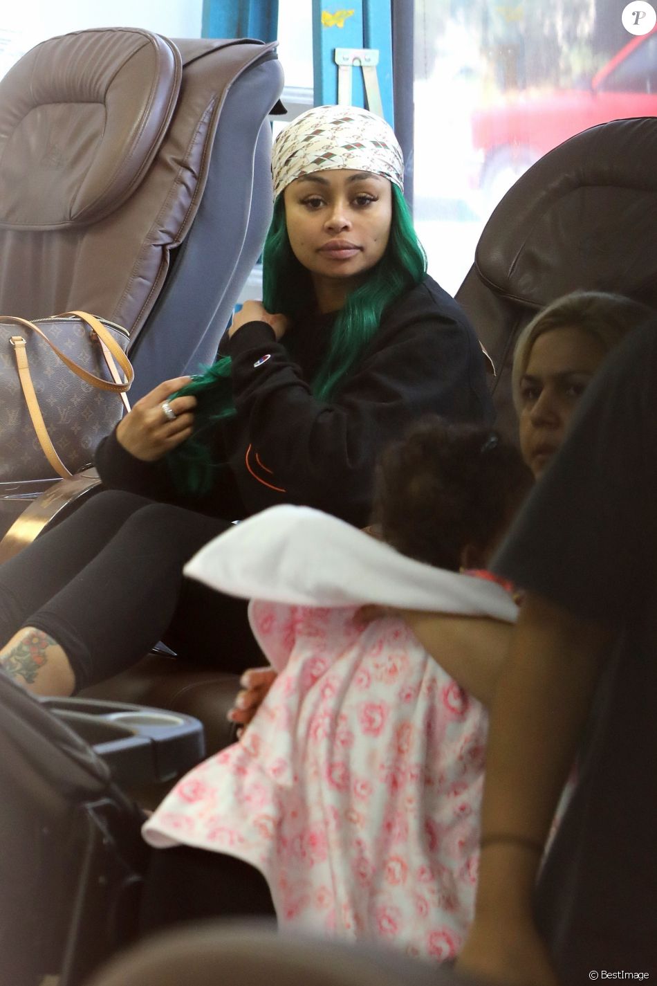 Blac Chyna dans une salon de manucure avec sa fille Dream à North ...