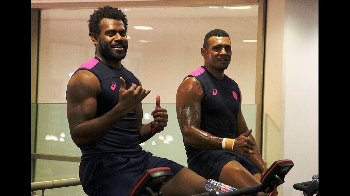 Photo : Vuidravuwalu Waisea et Josaia Raisuqe à l'entraînement avec le ...