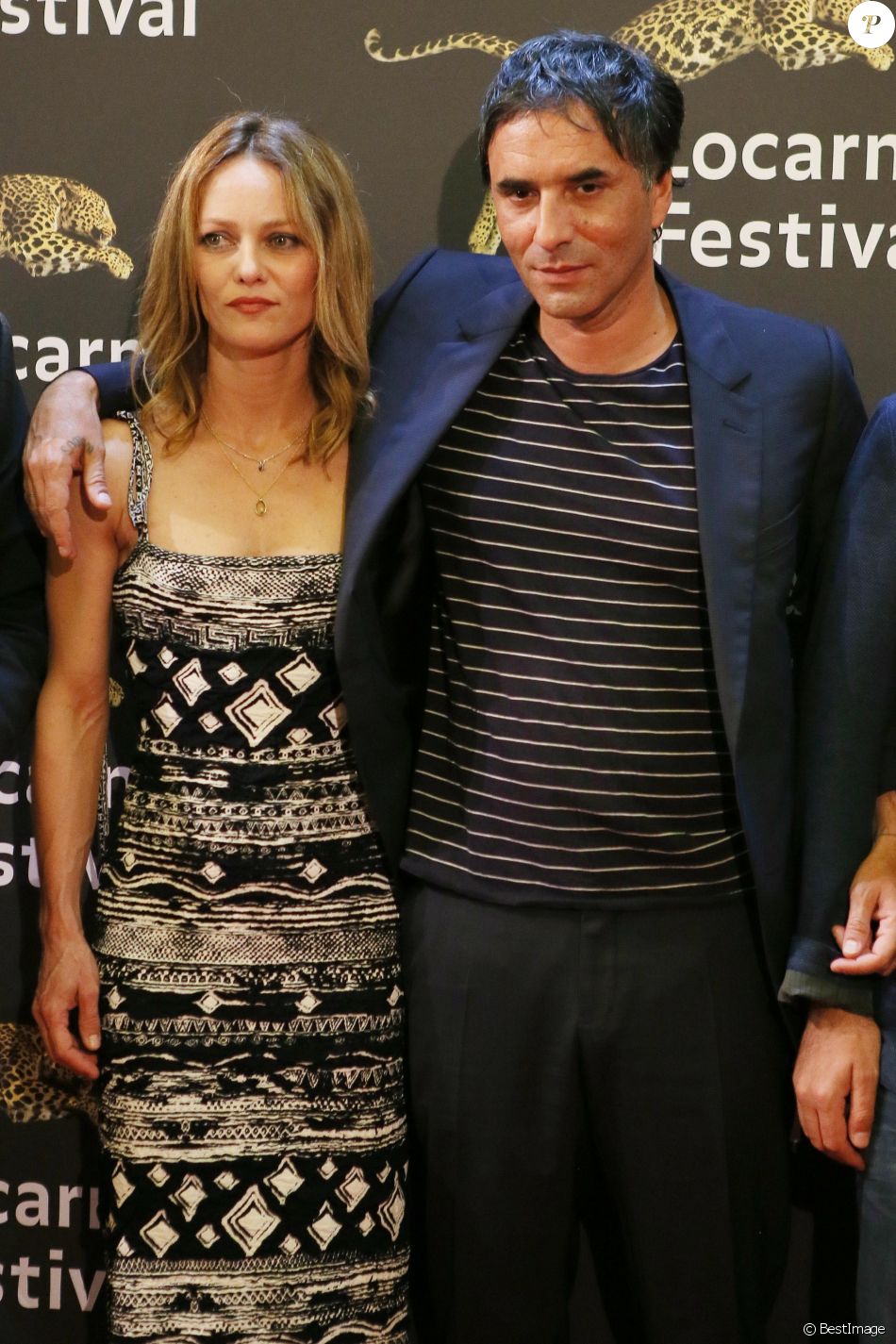Vanessa Paradis et son compagnon Samuel Benchetrit (costume Dior et ...