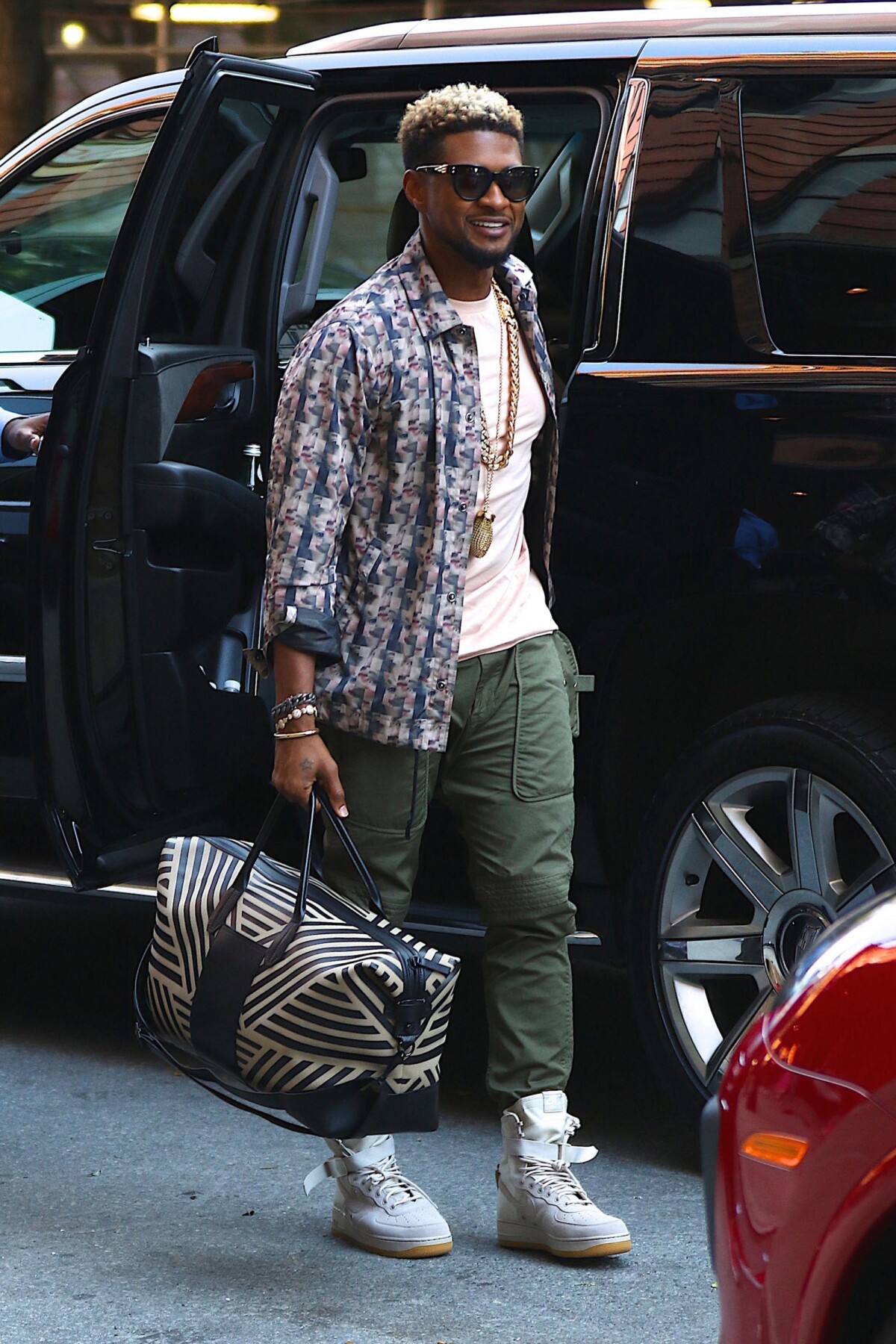 Photo : Usher arrive à l'hôtel Greenwich à New York le 15 juin 2017 ...