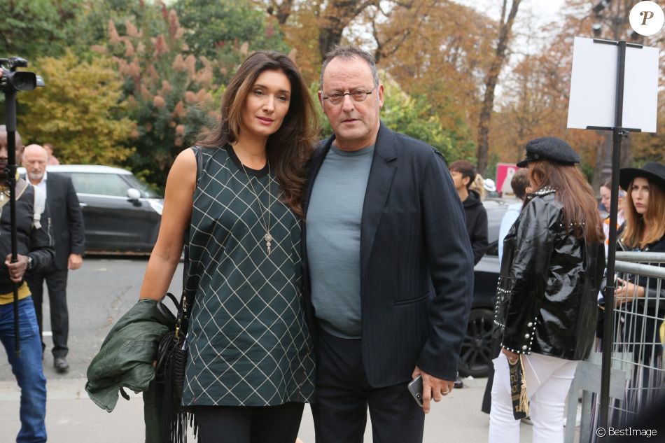Jean Reno et sa femme Zofia - Arrivées au défilé de mode printemps-été ...