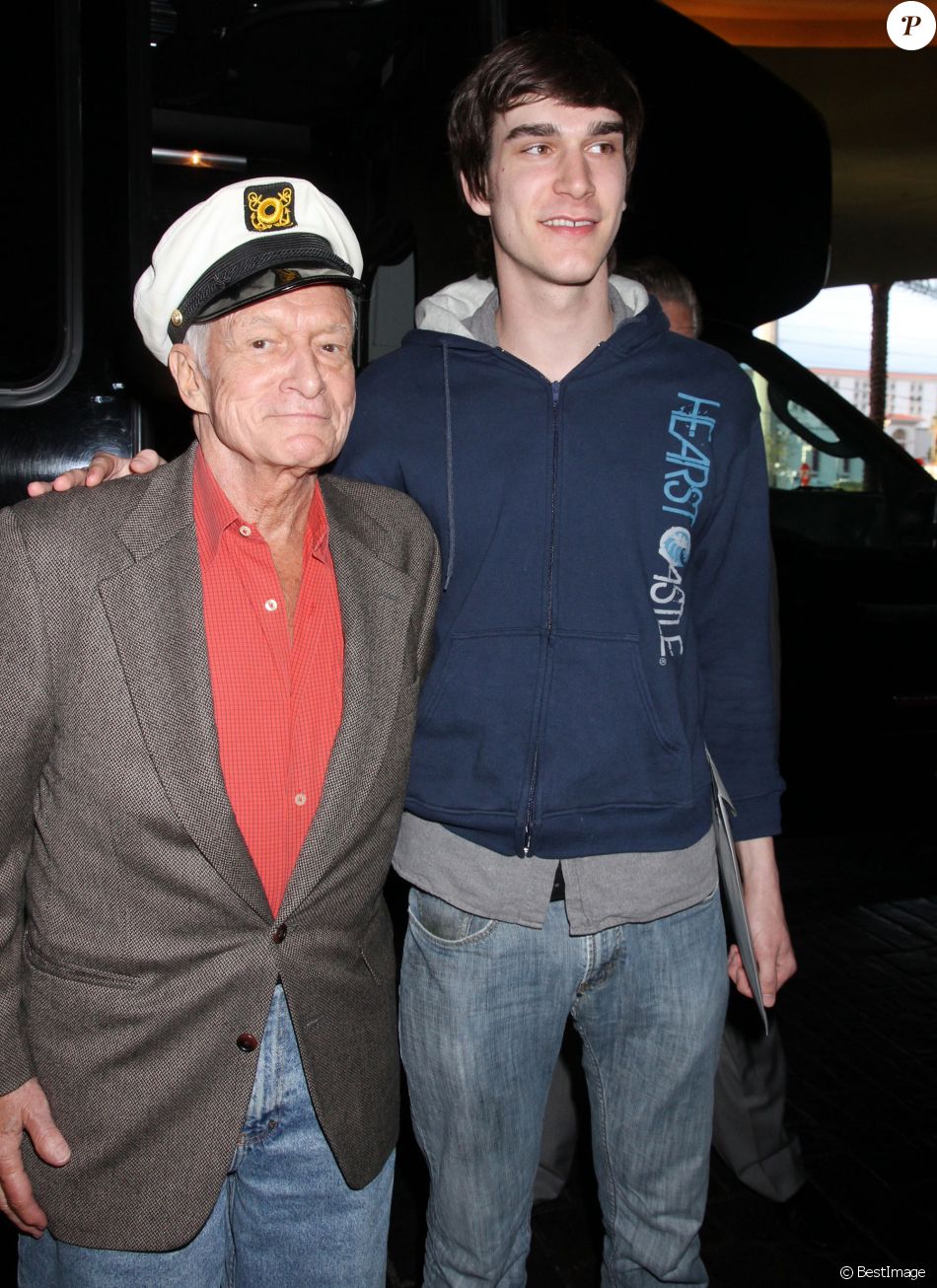 Hugh Hefner et son fils Marston Hefner à Las Vegas, le 9 avril 2011 ...