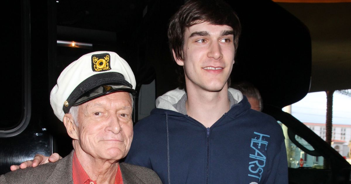 Hugh Hefner et son fils Marston Hefner à Las Vegas, le 9 avril 2011 ...
