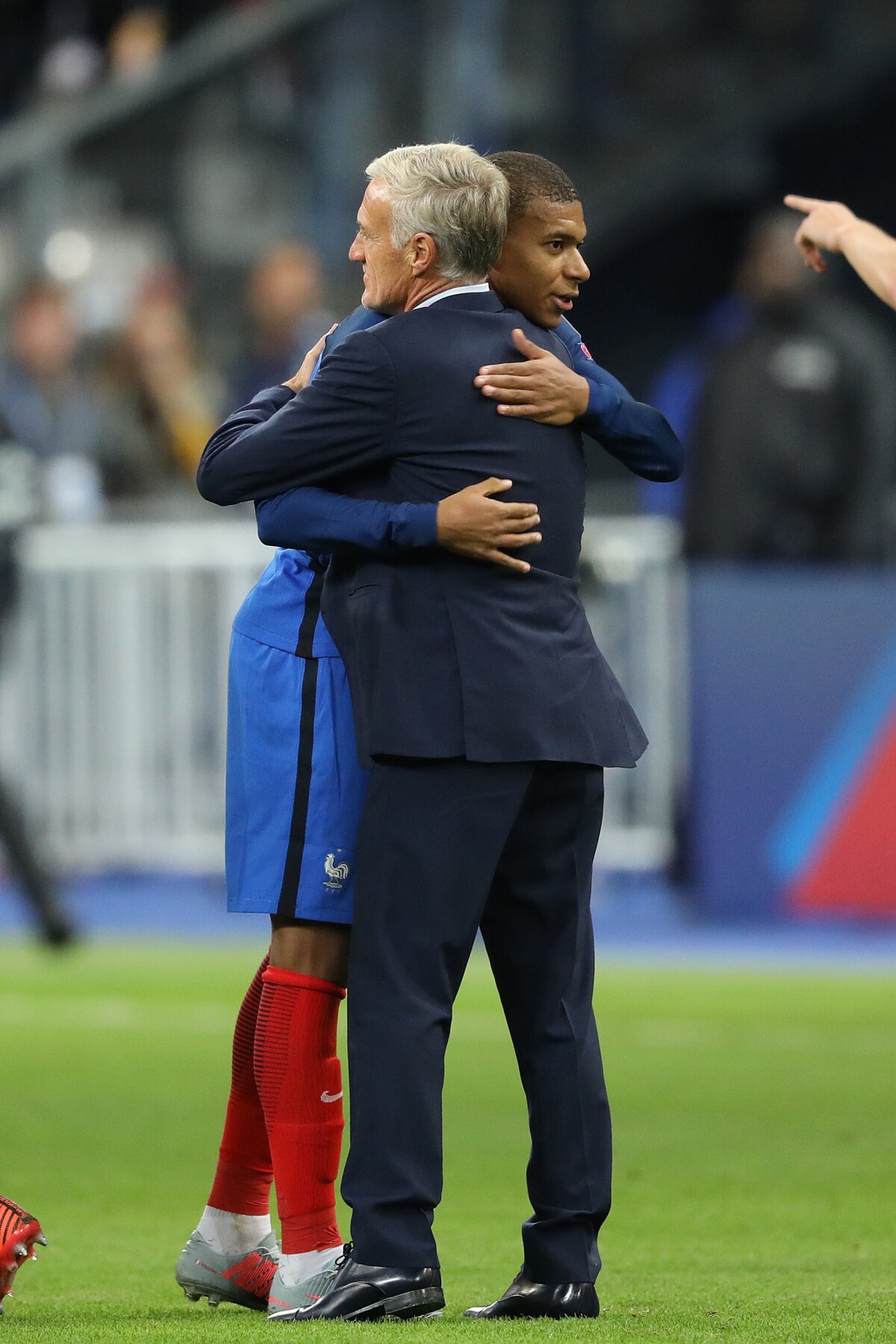 Photo : Kylian Mbappé et Didier Deschamps - Les joueurs de l'équipe de ...