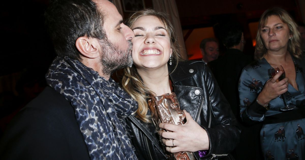 Louane : Qui sont ses quatre soeurs et son frère ? - Purepeople