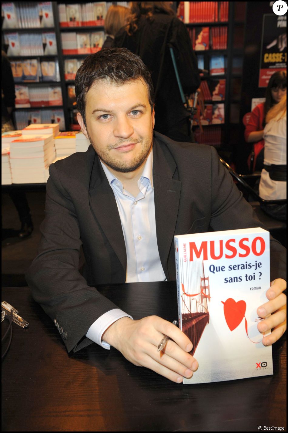 Guillaume Musso au Salon du Livre à Paris, le 27 mars 2010. - Purepeople