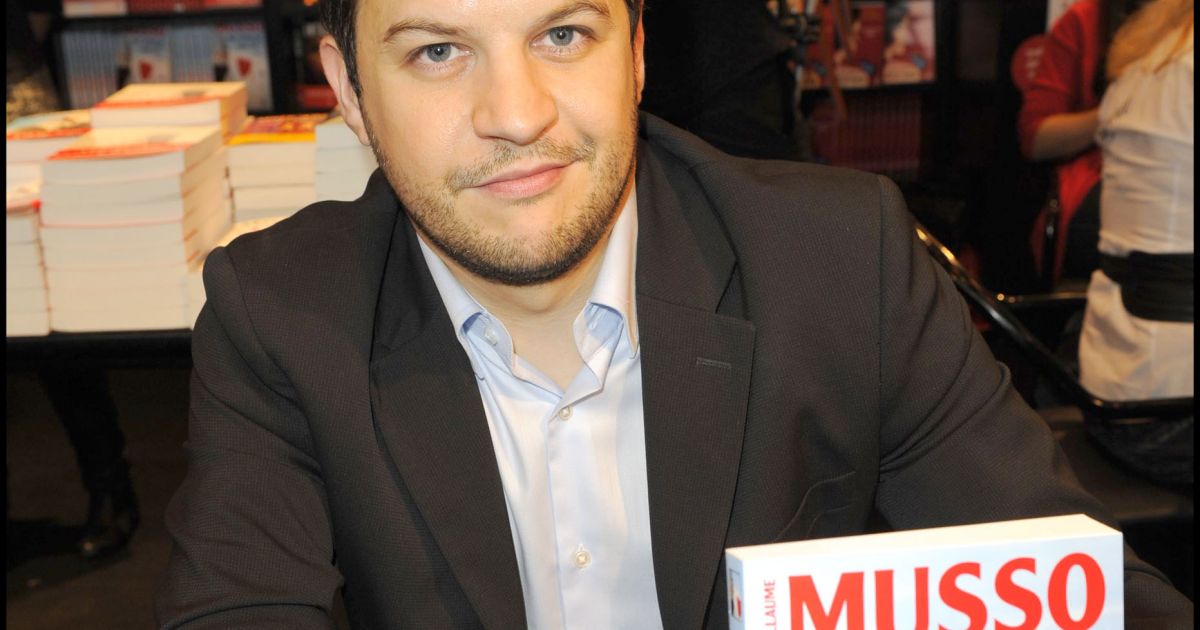 Guillaume Musso au Salon du Livre à Paris, le 27 mars 2010. - Purepeople