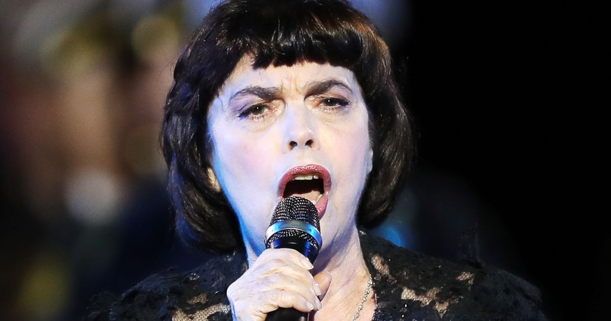 Mireille Mathieu en concert pour la cérémonie d'ouverture du festival ...