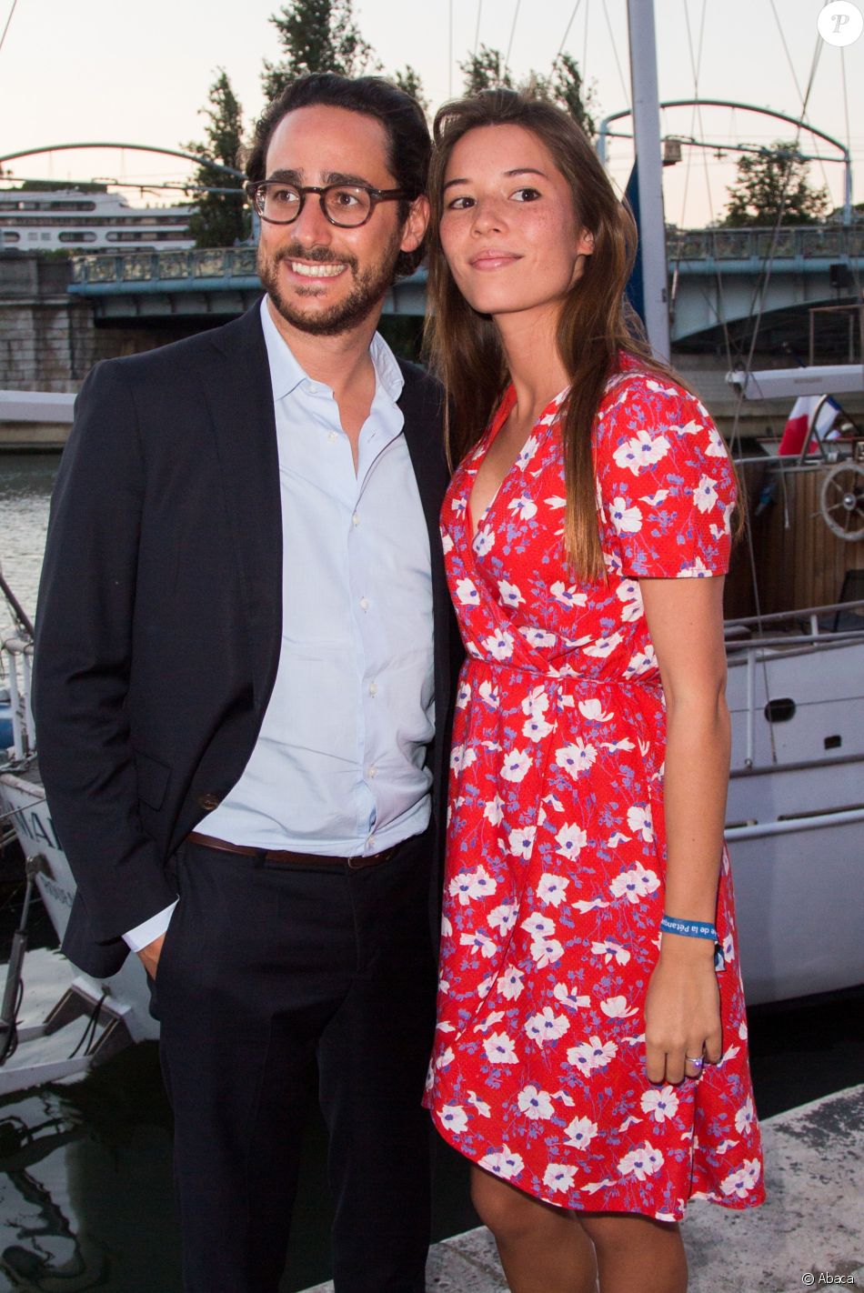 Thomas Hollande : Sa fiancé Émilie Broussouloux dévoile sa belle bague ...